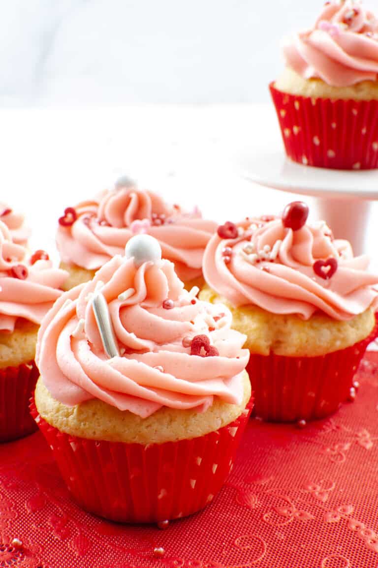 Easy Vanilla Cupcakes With Creamy Buttercream Frosting Box Cake Mix